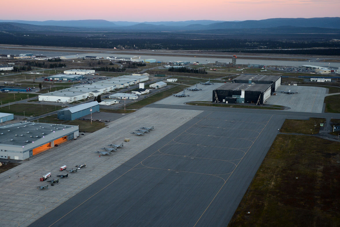 Community & 5 Wing | Goose Bay Airport (YYR)
